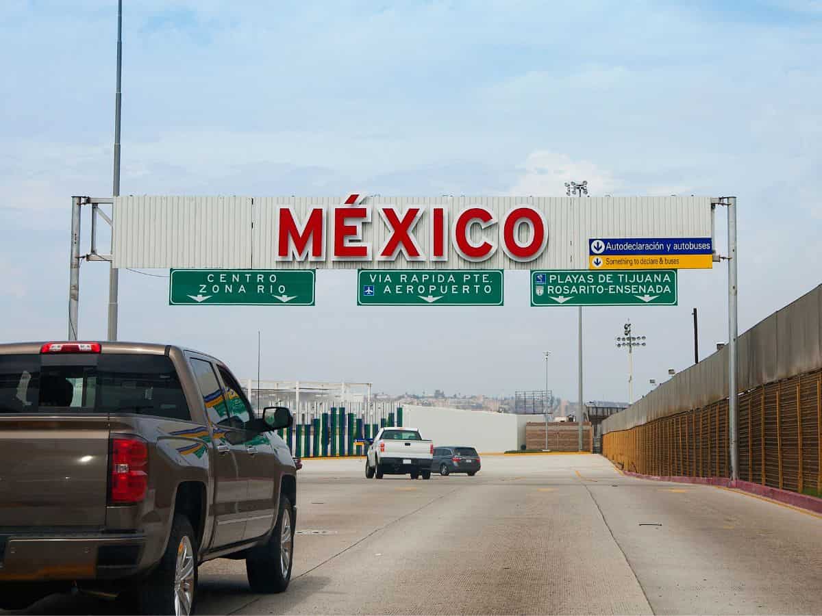 Step-by-Step Guide to Cross the Mexico Border on Foot - The Present ...