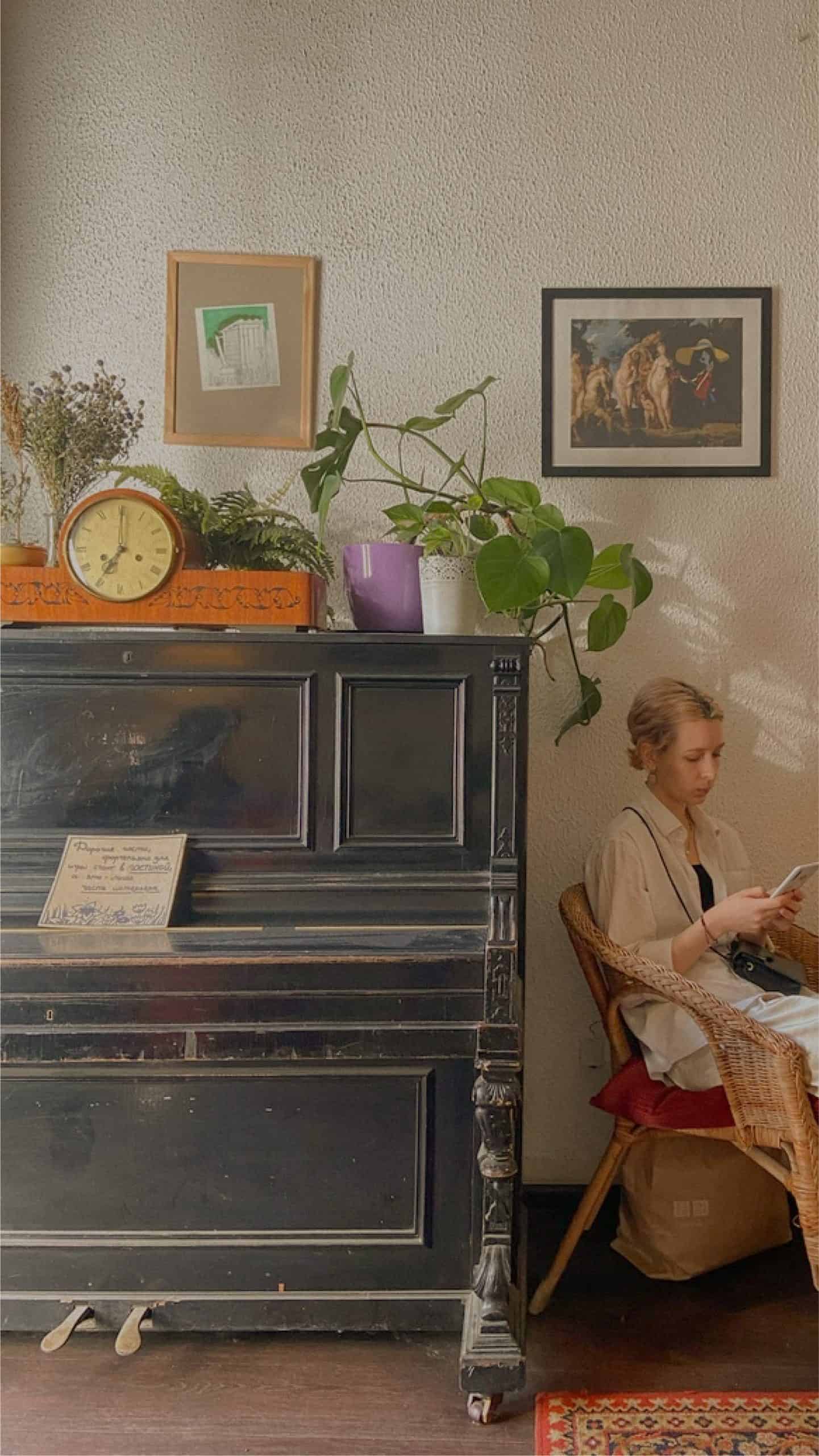 Ziferblat Cafe in Moscow: The First Russian Anti-Cafe